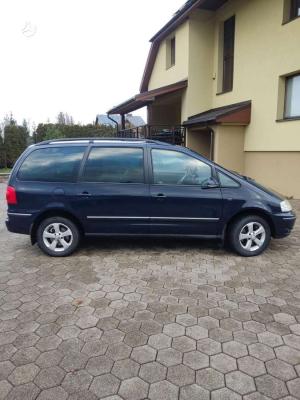 Zils Volkswagen Sharan 2005 Viļņa, ar dzinēja tilpumu 2.80 L un nobraukumu 322 tūkst. km par 2400 €, foto  vietnē AUTOMOTO.COM.LV