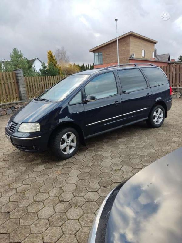 Blue Volkswagen Sharan 2005 in Vilnius, with an engine capacity of 2.80 L and mileage of 322 thousand km for 2400 €, photo 2 on AUTOMOTO.COM.LV