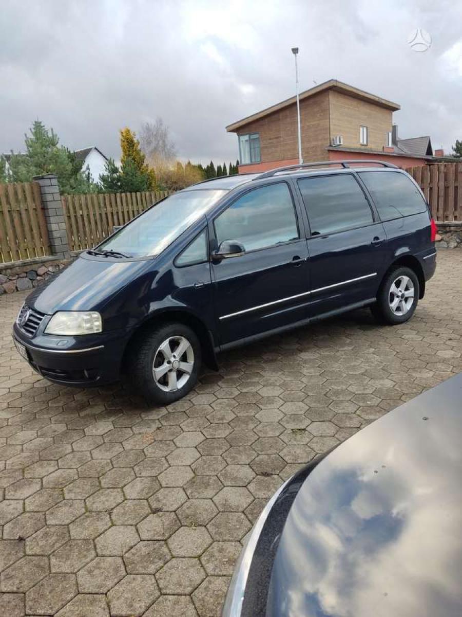 Blue Volkswagen Sharan 2005 in Vilnius, with an engine capacity of 2.80 L and mileage of 322 thousand km for 2400 €, photo 2 on AUTOMOTO.COM.LV