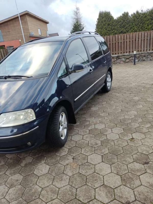 Blue Volkswagen Sharan 2005 in Vilnius, with an engine capacity of 2.80 L and mileage of 322 thousand km for 2400 €, photo 5 on AUTOMOTO.COM.LV