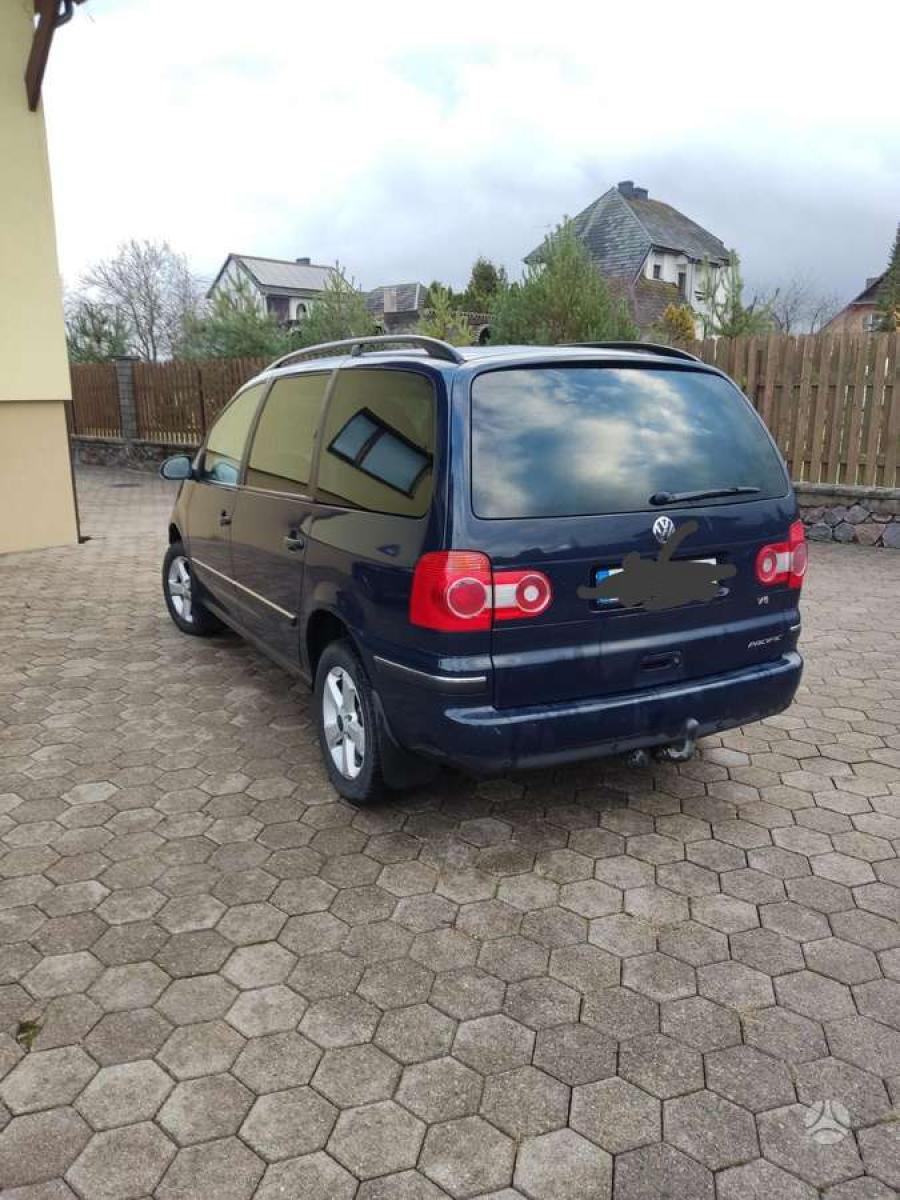 Blue Volkswagen Sharan 2005 in Vilnius, with an engine capacity of 2.80 L and mileage of 322 thousand km for 2400 €, photo 6 on AUTOMOTO.COM.LV