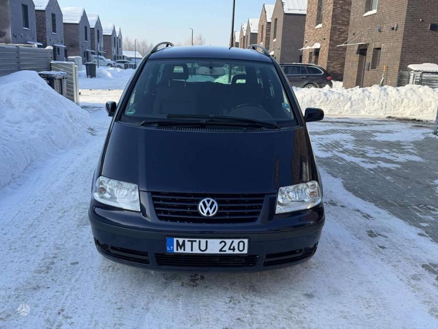 Blue Volkswagen Sharan 2005 in Vilnius, with an engine capacity of 1.90 L and mileage of 289 thousand km for 2490 €, photo 2 on AUTOMOTO.COM.LV