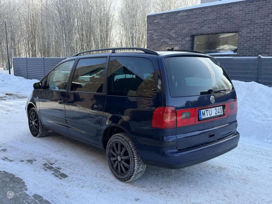 Blue Volkswagen Sharan 2005 in Vilnius, with an engine capacity of 1.90 L and mileage of 289 thousand km for 2490 €, photo 5 on AUTOMOTO.COM.LV