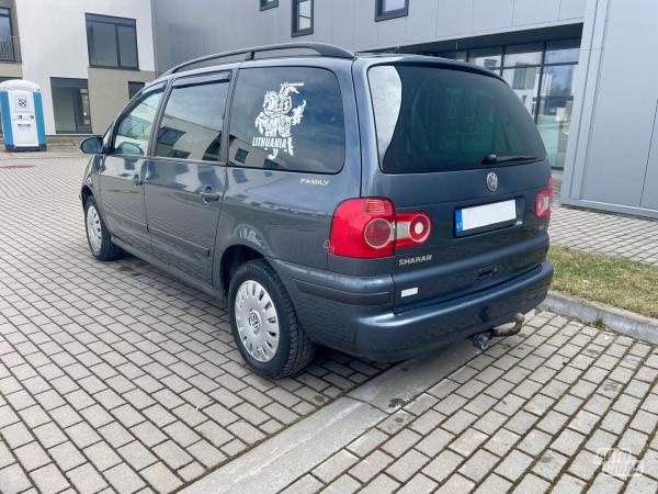 Blue Volkswagen Sharan 2005 in Vilnius, with an engine capacity of 1.90 L and mileage of 224 thousand km for 2500 €, photo 4 on AUTOMOTO.COM.LV