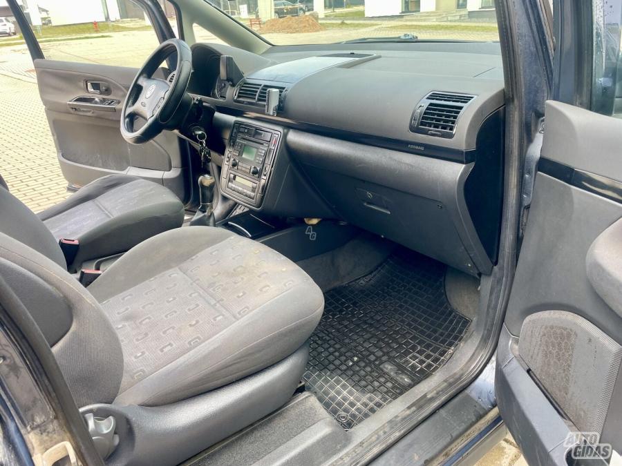 Zils Volkswagen Sharan 2005 Viļņa, ar dzinēja tilpumu 1.90 L un nobraukumu 224 tūkst. km par 2500 €, foto 14 vietnē AUTOMOTO.COM.LV