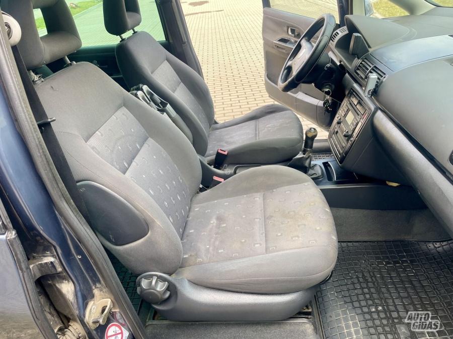 Zils Volkswagen Sharan 2005 Viļņa, ar dzinēja tilpumu 1.90 L un nobraukumu 224 tūkst. km par 2500 €, foto 15 vietnē AUTOMOTO.COM.LV