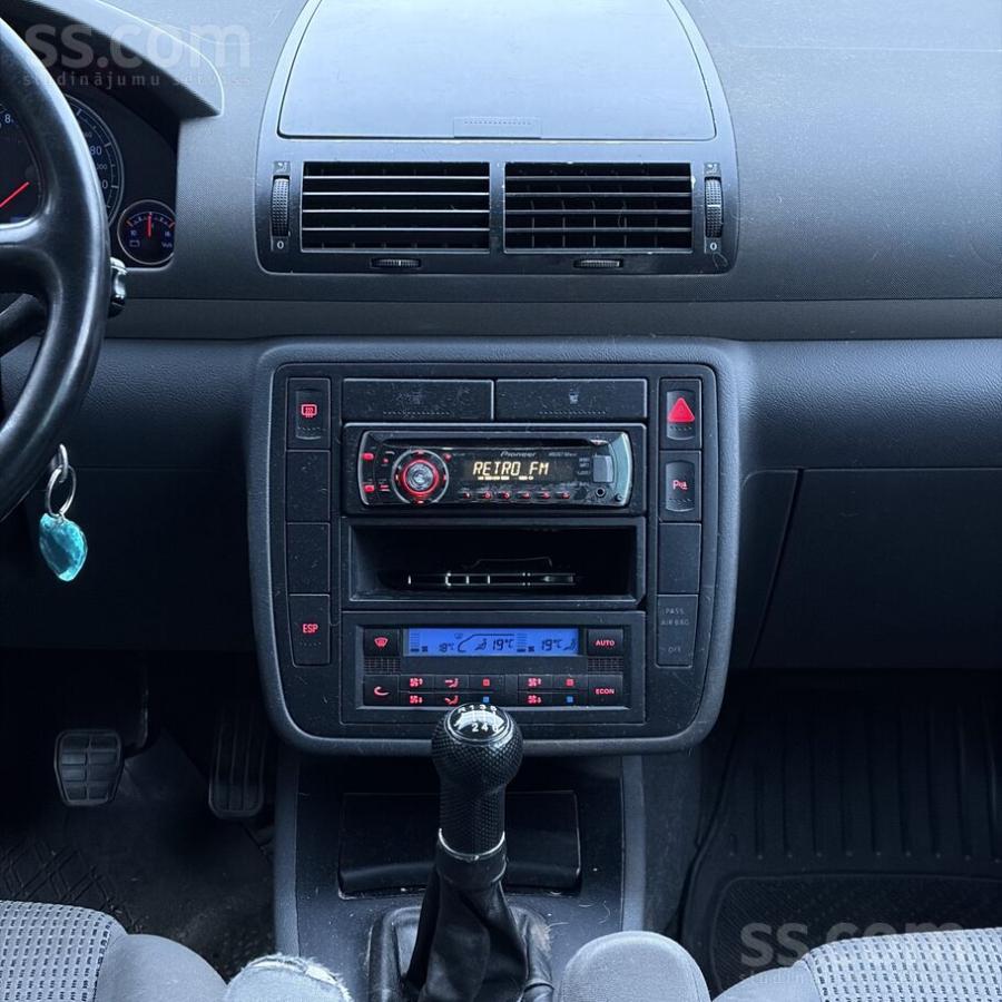 Zils Volkswagen Sharan 2005 Rīga, ar dzinēja tilpumu 1.90 L un nobraukumu 395 tūkst. km par 1500 €, foto 19 vietnē AUTOMOTO.COM.LV