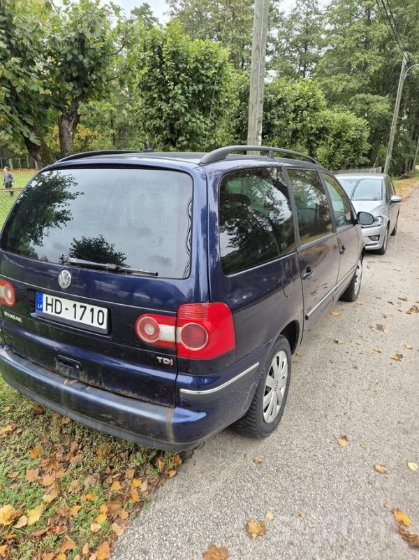 Zils Volkswagen Sharan 2005 Rīga, ar dzinēja tilpumu 1.90 L un nobraukumu 438 tūkst. km par 1000 €, foto 5 vietnē AUTOMOTO.COM.LV