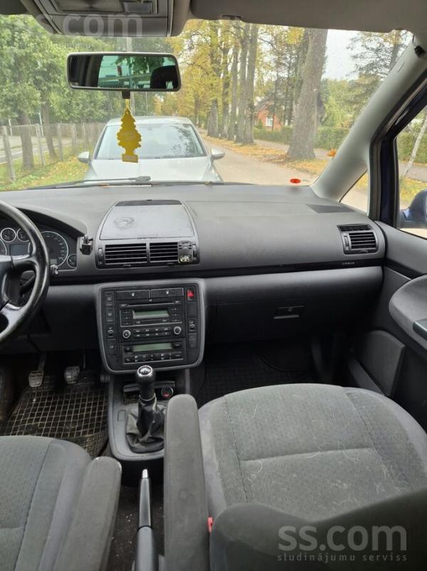 Zils Volkswagen Sharan 2005 Rīga, ar dzinēja tilpumu 1.90 L un nobraukumu 438 tūkst. km par 1000 €, foto 7 vietnē AUTOMOTO.COM.LV