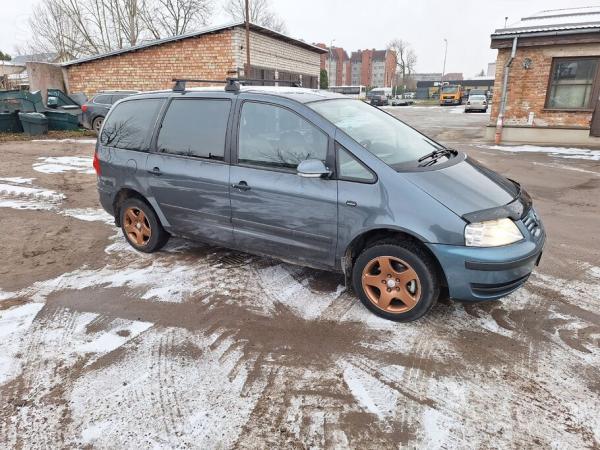 Zils Volkswagen Sharan 2006 Jelgava, ar dzinēja tilpumu 1.90 L un nobraukumu 300 tūkst. km par 2200 €, foto 3 vietnē AUTOMOTO.COM.LV