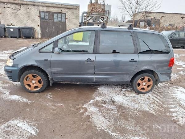 Zils Volkswagen Sharan 2006 Jelgava, ar dzinēja tilpumu 1.90 L un nobraukumu 300 tūkst. km par 2200 €, foto 4 vietnē AUTOMOTO.COM.LV