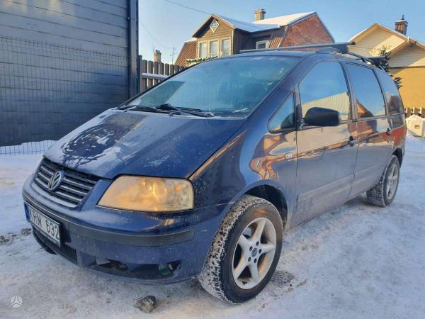 Blue Volkswagen Sharan 2006 in Kaunas, with an engine capacity of 1.90 L and mileage of 300 thousand km for 650 €, photo 1 on AUTOMOTO.COM.LV