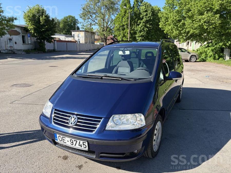 Zils Volkswagen Sharan 2006 Rīga, ar dzinēja tilpumu 2.00 L un nobraukumu 300 tūkst. km par 3600 €, foto 1 vietnē AUTOMOTO.COM.LV