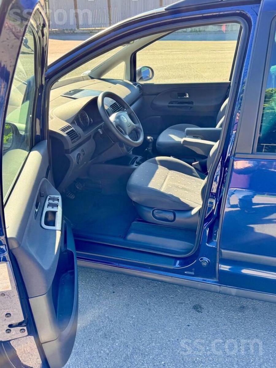 Zils Volkswagen Sharan 2006 Rīga, ar dzinēja tilpumu 2.00 L un nobraukumu 300 tūkst. km par 3600 €, foto 20 vietnē AUTOMOTO.COM.LV