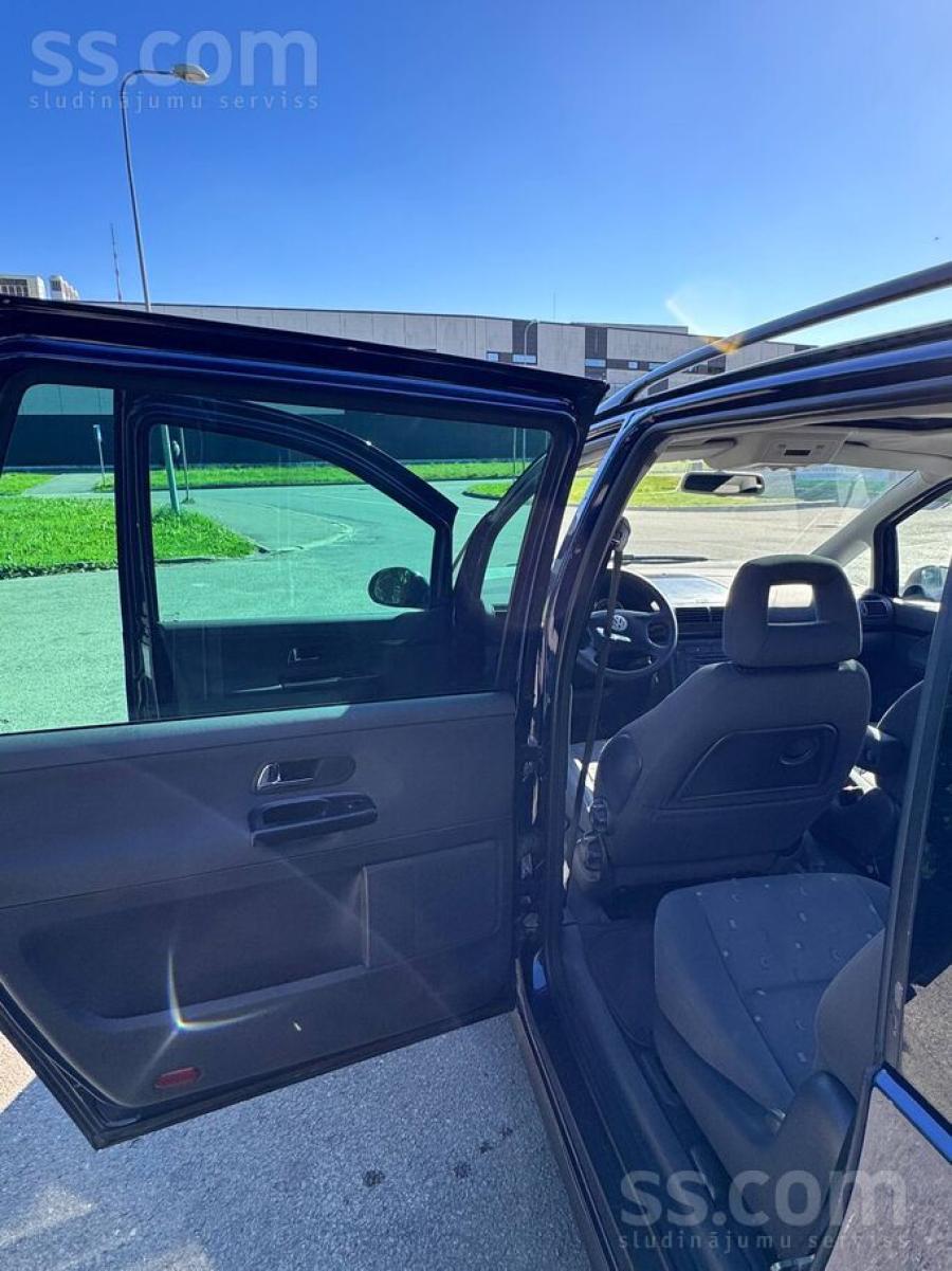 Zils Volkswagen Sharan 2006 Rīga, ar dzinēja tilpumu 2.00 L un nobraukumu 300 tūkst. km par 3600 €, foto 24 vietnē AUTOMOTO.COM.LV
