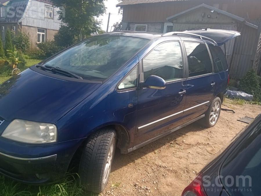 Blue Volkswagen Sharan 2007 in Liepaja, with an engine capacity of 2.00 L and mileage of 290 thousand km for 2000 €, photo 3 on AUTOMOTO.COM.LV