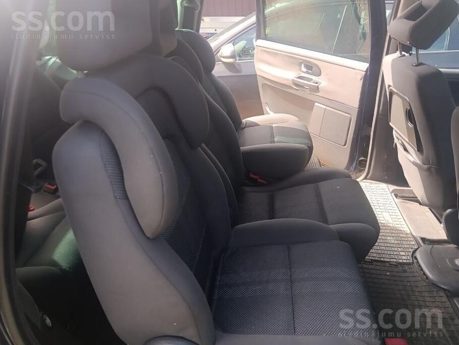 Blue Volkswagen Sharan 2007 in Liepaja, with an engine capacity of 2.00 L and mileage of 290 thousand km for 2000 €, photo 7 on AUTOMOTO.COM.LV