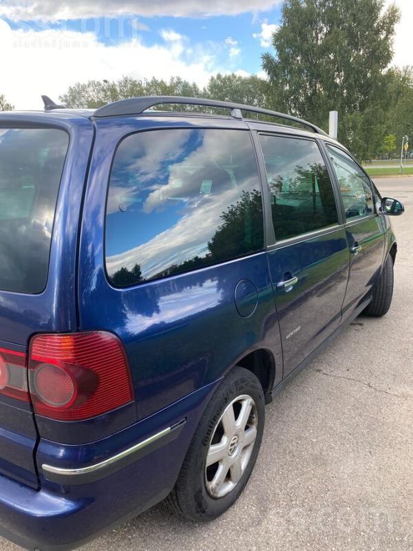 Blue Volkswagen Sharan 2008 in Riga, with an engine capacity of 2.00 L and mileage of 415 thousand km for 3100 €, photo 4 on AUTOMOTO.COM.LV