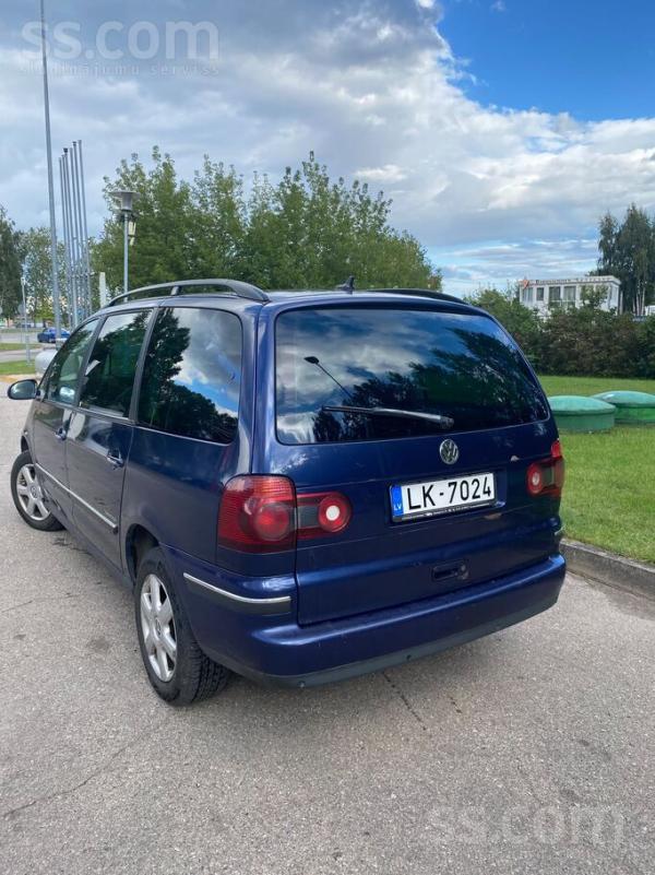 Blue Volkswagen Sharan 2008 in Riga, with an engine capacity of 2.00 L and mileage of 415 thousand km for 3100 €, photo 6 on AUTOMOTO.COM.LV