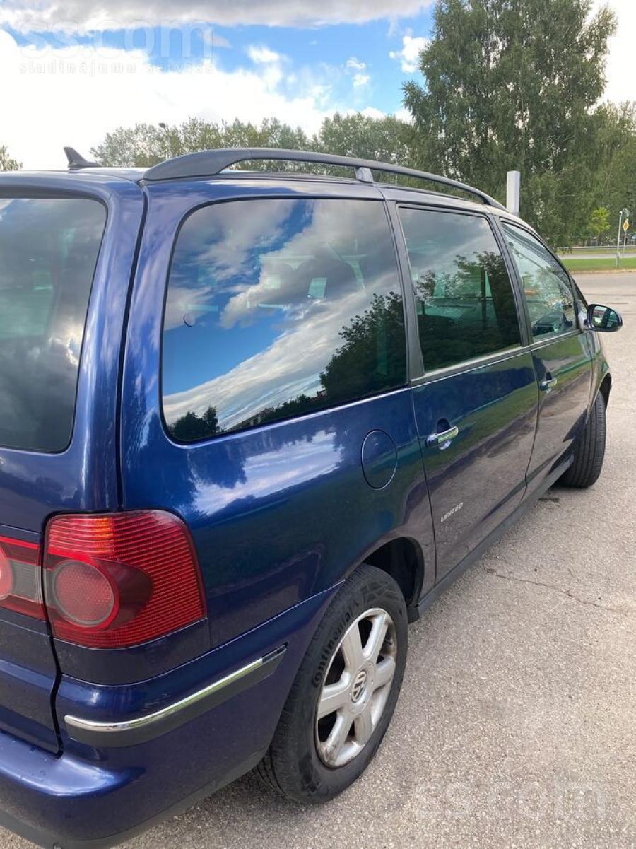 Zils Volkswagen Sharan 2008 Rīga, ar dzinēja tilpumu 2.00 L un nobraukumu 415 tūkst. km par 3100 €, foto 5 vietnē AUTOMOTO.COM.LV