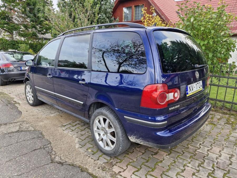 Blue Volkswagen Sharan 2008 in Talsi, with an engine capacity of 2.00 L and mileage of 286 thousand km for 3199 €, photo 4 on AUTOMOTO.COM.LV