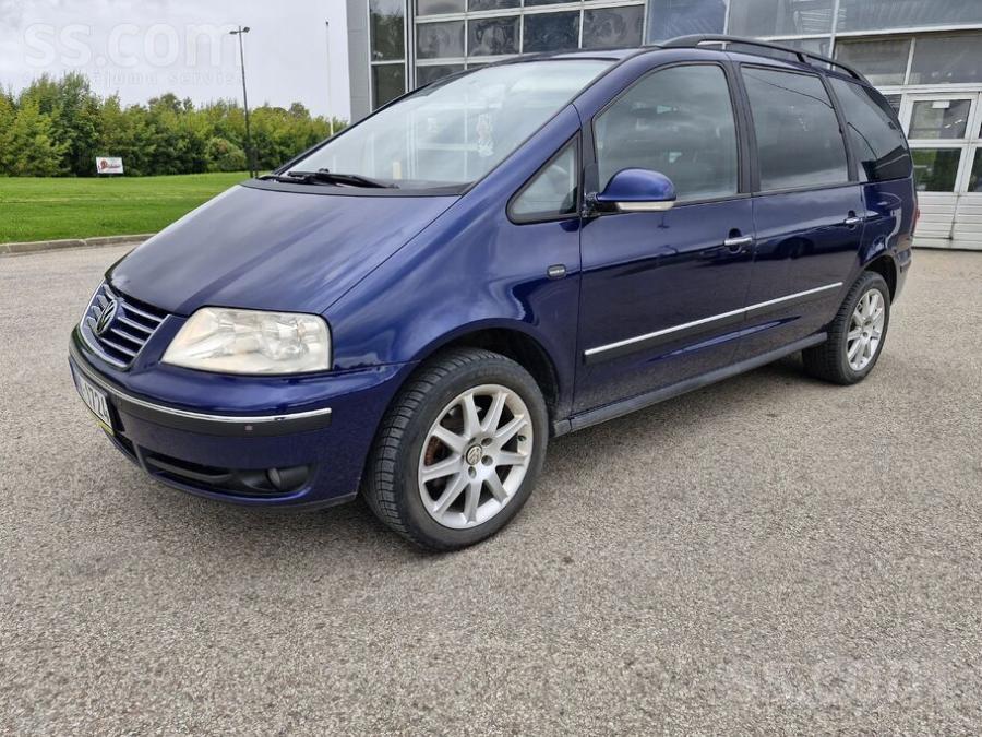 Blue Volkswagen Sharan 2008 in Talsi, with an engine capacity of 2.00 L and mileage of 286 thousand km for 3199 €, photo 8 on AUTOMOTO.COM.LV
