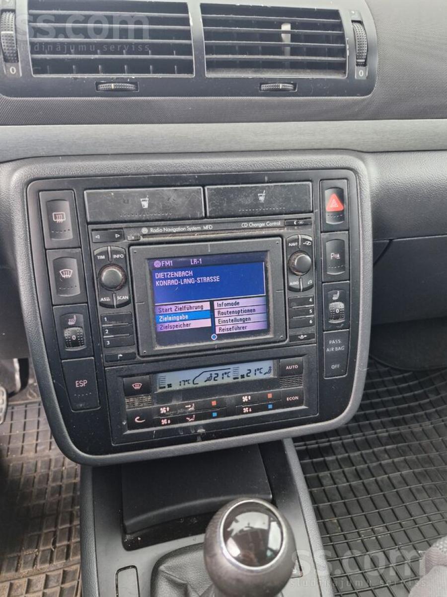 Blue Volkswagen Sharan 2008 in Talsi, with an engine capacity of 2.00 L and mileage of 286 thousand km for 3199 €, photo 10 on AUTOMOTO.COM.LV
