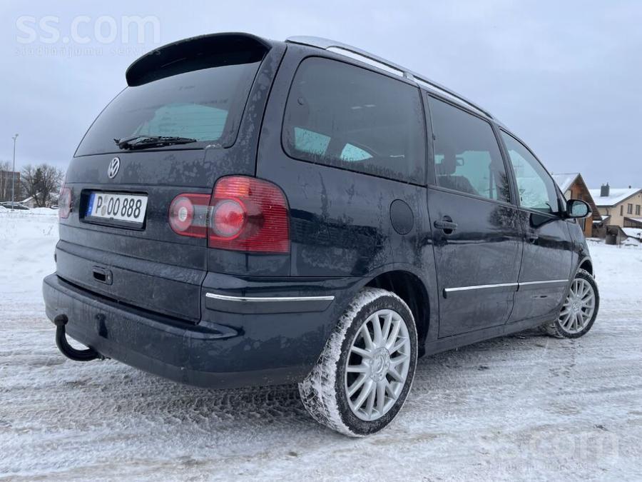 Zils Volkswagen Sharan 2009 Rīga, ar dzinēja tilpumu 2.00 L un nobraukumu 279 tūkst. km par 3950 €, foto 3 vietnē AUTOMOTO.COM.LV
