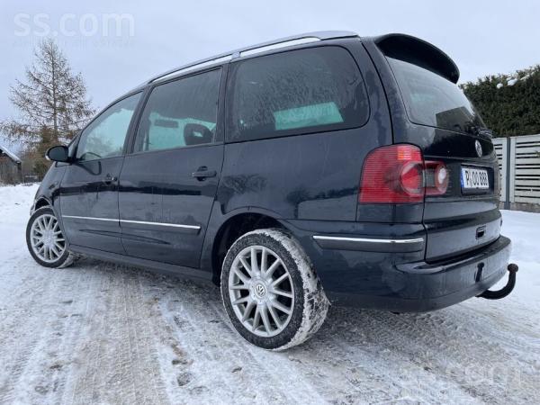 Blue Volkswagen Sharan 2009 in Riga, with an engine capacity of 2.00 L and mileage of 279 thousand km for 3950 €, photo 4 on AUTOMOTO.COM.LV