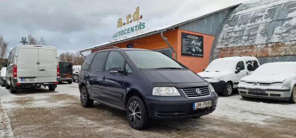 Zils Volkswagen Sharan 2009 Valmiera, ar dzinēja tilpumu 2.00 L un nobraukumu 332 tūkst. km par 2650 €, foto 1 vietnē AUTOMOTO.COM.LV