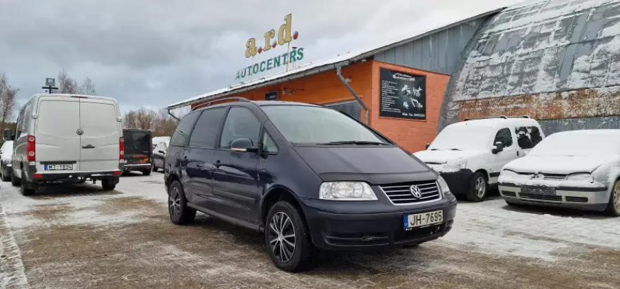 Zils Volkswagen Sharan 2009 Valmiera, ar dzinēja tilpumu 2.00 L un nobraukumu 332 tūkst. km par 2650 €, foto 1 vietnē AUTOMOTO.COM.LV