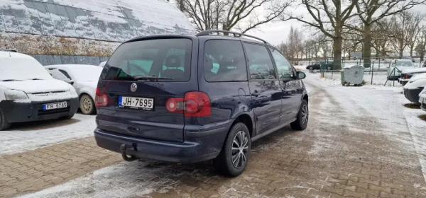 Zils Volkswagen Sharan 2009 Valmiera, ar dzinēja tilpumu 2.00 L un nobraukumu 332 tūkst. km par 2650 €, foto 3 vietnē AUTOMOTO.COM.LV