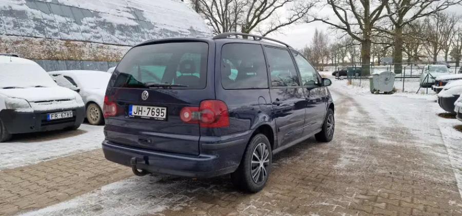 Zils Volkswagen Sharan 2009 Valmiera, ar dzinēja tilpumu 2.00 L un nobraukumu 332 tūkst. km par 2650 €, foto 4 vietnē AUTOMOTO.COM.LV