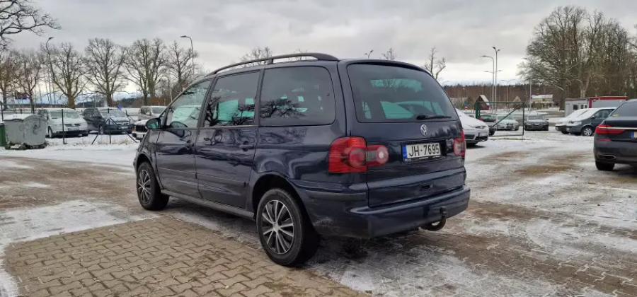 Zils Volkswagen Sharan 2009 Valmiera, ar dzinēja tilpumu 2.00 L un nobraukumu 332 tūkst. km par 2650 €, foto 5 vietnē AUTOMOTO.COM.LV