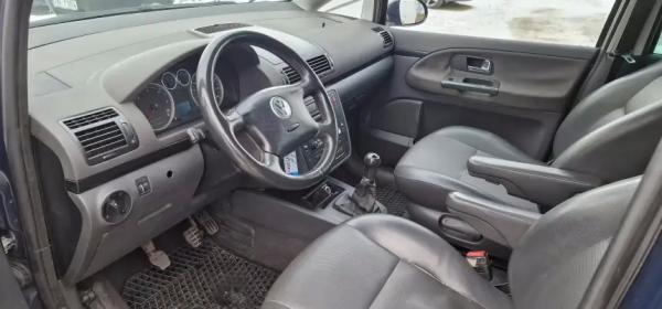 Zils Volkswagen Sharan 2009 Valmiera, ar dzinēja tilpumu 2.00 L un nobraukumu 332 tūkst. km par 2650 €, foto 8 vietnē AUTOMOTO.COM.LV