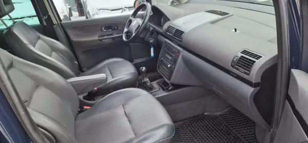 Zils Volkswagen Sharan 2009 Valmiera, ar dzinēja tilpumu 2.00 L un nobraukumu 332 tūkst. km par 2650 €, foto 9 vietnē AUTOMOTO.COM.LV