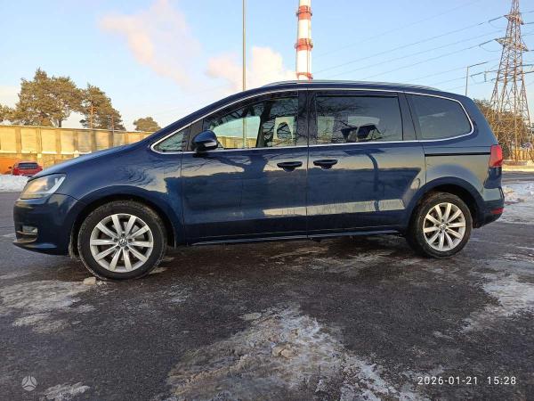 Blue Volkswagen Sharan 2010 in Vilnius, with an engine capacity of 1.97 L and mileage of 317 thousand km for 7200 €, photo 1 on AUTOMOTO.COM.LV