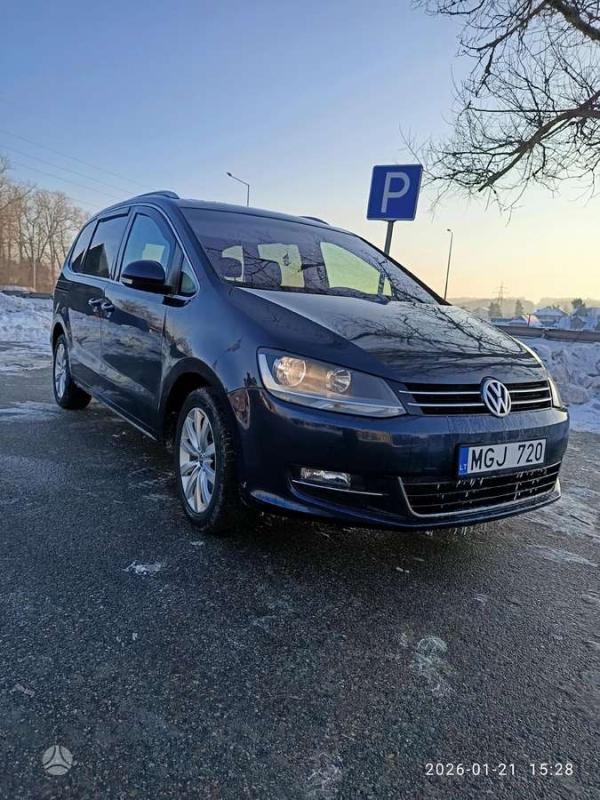 Blue Volkswagen Sharan 2010 in Vilnius, with an engine capacity of 1.97 L and mileage of 317 thousand km for 7200 €, photo 3 on AUTOMOTO.COM.LV