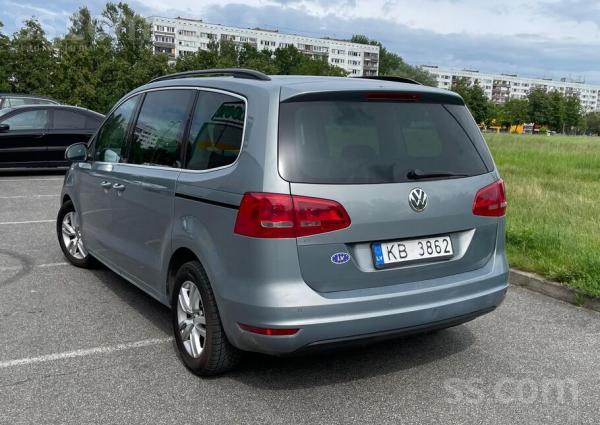 Blue Volkswagen Sharan 2010 in Riga, with an engine capacity of 2.00 L and mileage of 292 thousand km for 5950 €, photo 5 on AUTOMOTO.COM.LV