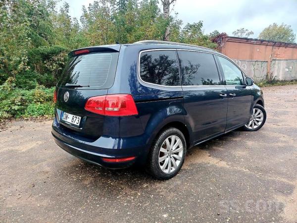 Blue Volkswagen Sharan 2010 in Riga, with an engine capacity of 2.00 L and mileage of 260 thousand km for 5500 €, photo 5 on AUTOMOTO.COM.LV
