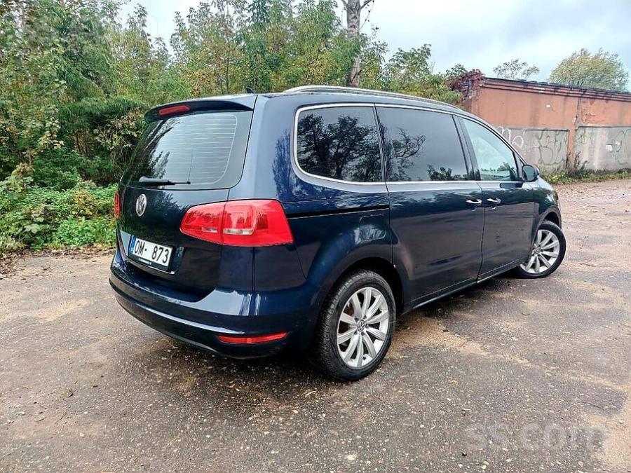 Blue Volkswagen Sharan 2010 in Riga, with an engine capacity of 2.00 L and mileage of 260 thousand km for 5500 €, photo 5 on AUTOMOTO.COM.LV