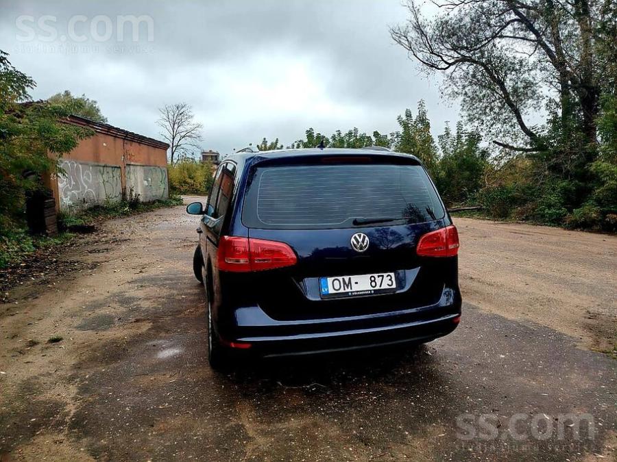Blue Volkswagen Sharan 2010 in Riga, with an engine capacity of 2.00 L and mileage of 260 thousand km for 5500 €, photo 7 on AUTOMOTO.COM.LV