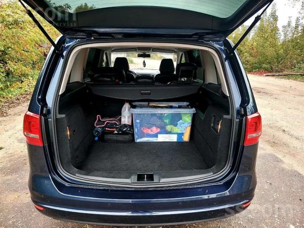 Blue Volkswagen Sharan 2010 in Riga, with an engine capacity of 2.00 L and mileage of 260 thousand km for 5500 €, photo 10 on AUTOMOTO.COM.LV