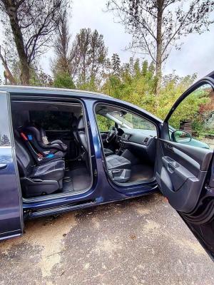 Blue Volkswagen Sharan 2010 in Riga, with an engine capacity of 2.00 L and mileage of 260 thousand km for 5500 €, photo 12 on AUTOMOTO.COM.LV