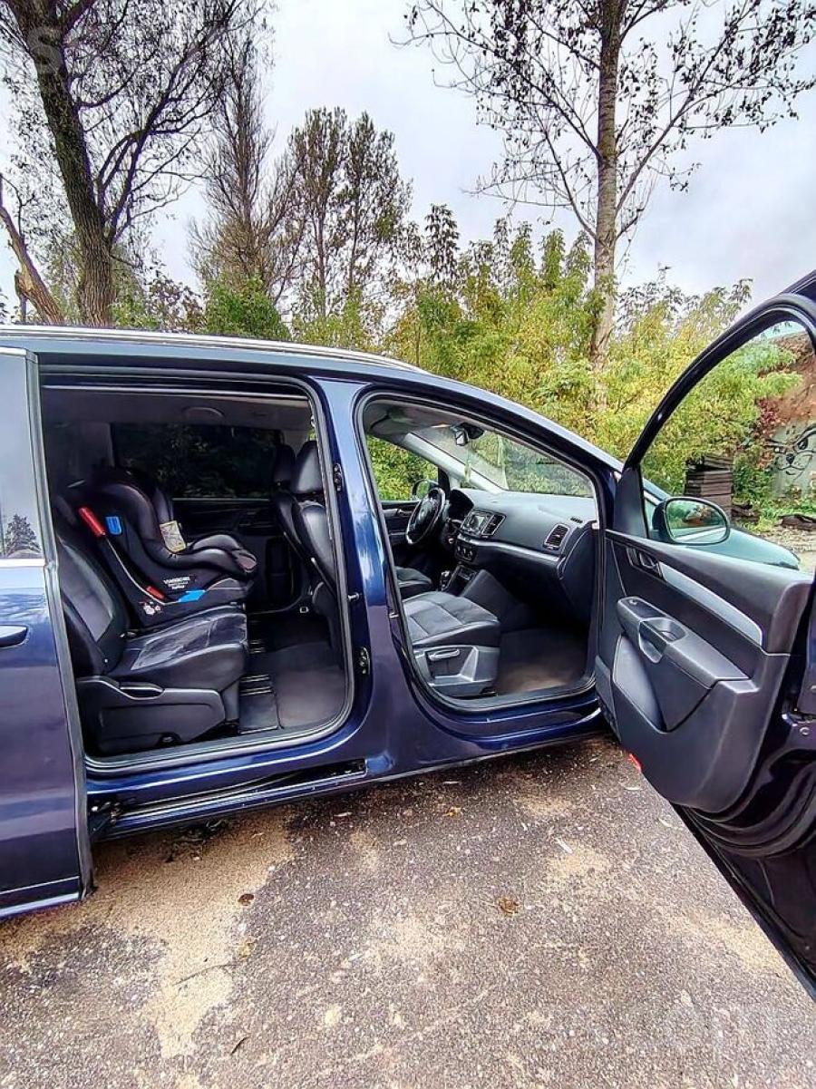 Blue Volkswagen Sharan 2010 in Riga, with an engine capacity of 2.00 L and mileage of 260 thousand km for 5500 €, photo 12 on AUTOMOTO.COM.LV