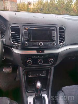 Blue Volkswagen Sharan 2010 in Riga, with an engine capacity of 2.00 L and mileage of 260 thousand km for 5500 €, photo 15 on AUTOMOTO.COM.LV