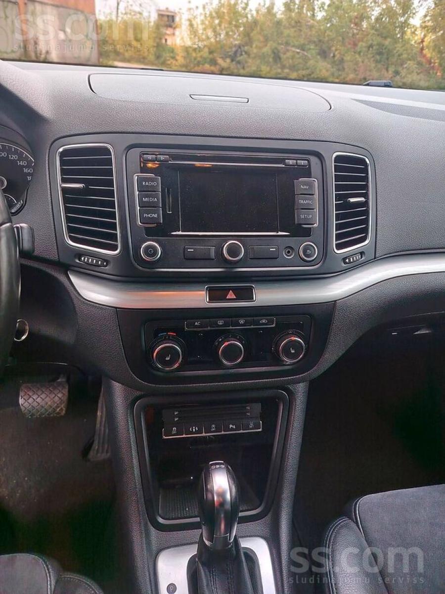 Blue Volkswagen Sharan 2010 in Riga, with an engine capacity of 2.00 L and mileage of 260 thousand km for 5500 €, photo 15 on AUTOMOTO.COM.LV