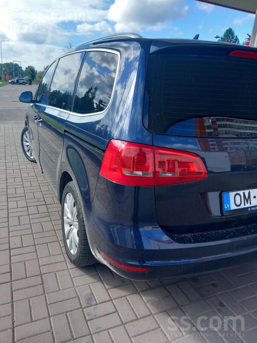 Blue Volkswagen Sharan 2010 in Riga, with an engine capacity of 2.00 L and mileage of 260 thousand km for 5500 €, photo 16 on AUTOMOTO.COM.LV