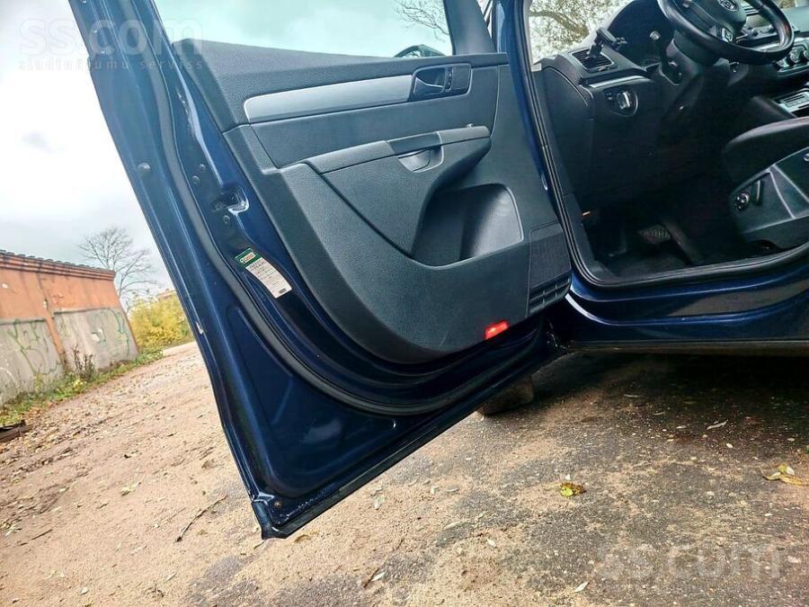 Blue Volkswagen Sharan 2010 in Riga, with an engine capacity of 2.00 L and mileage of 260 thousand km for 5500 €, photo 21 on AUTOMOTO.COM.LV