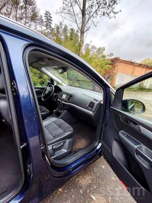 Blue Volkswagen Sharan 2010 in Riga, with an engine capacity of 2.00 L and mileage of 260 thousand km for 5500 €, photo 23 on AUTOMOTO.COM.LV